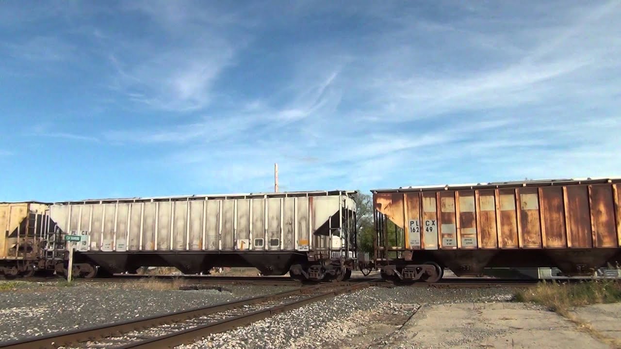 CITX 3080 leaser SD40-2 leads CEFX 3129 SD40R on CSX Q501 Toledo subdivision - YouTube