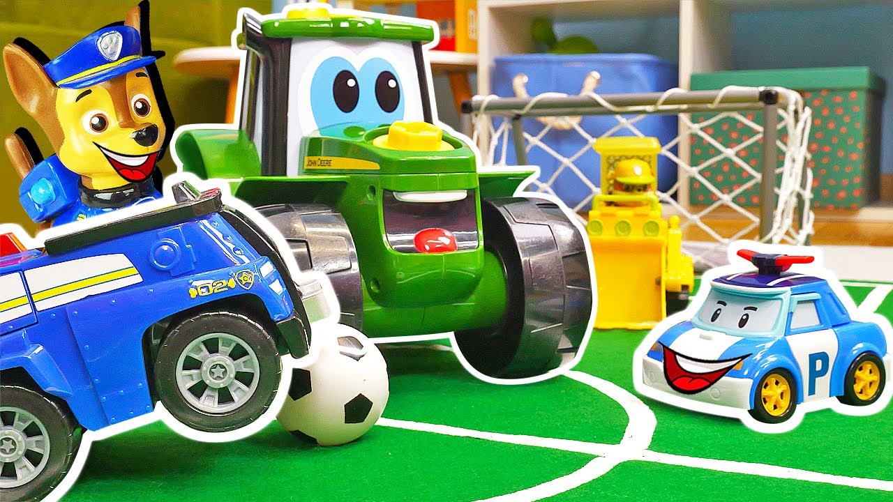 ¡Los Paw Patrol y el tractor Johnny juegan al FÚTBOL! Juego de coches ...
