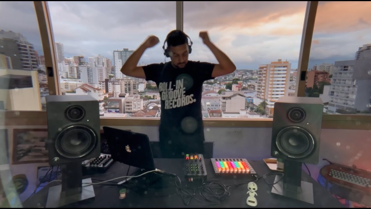 Web Head - Progressive Offbeat DJ Set - Saturn LIVE #1 - YouTube