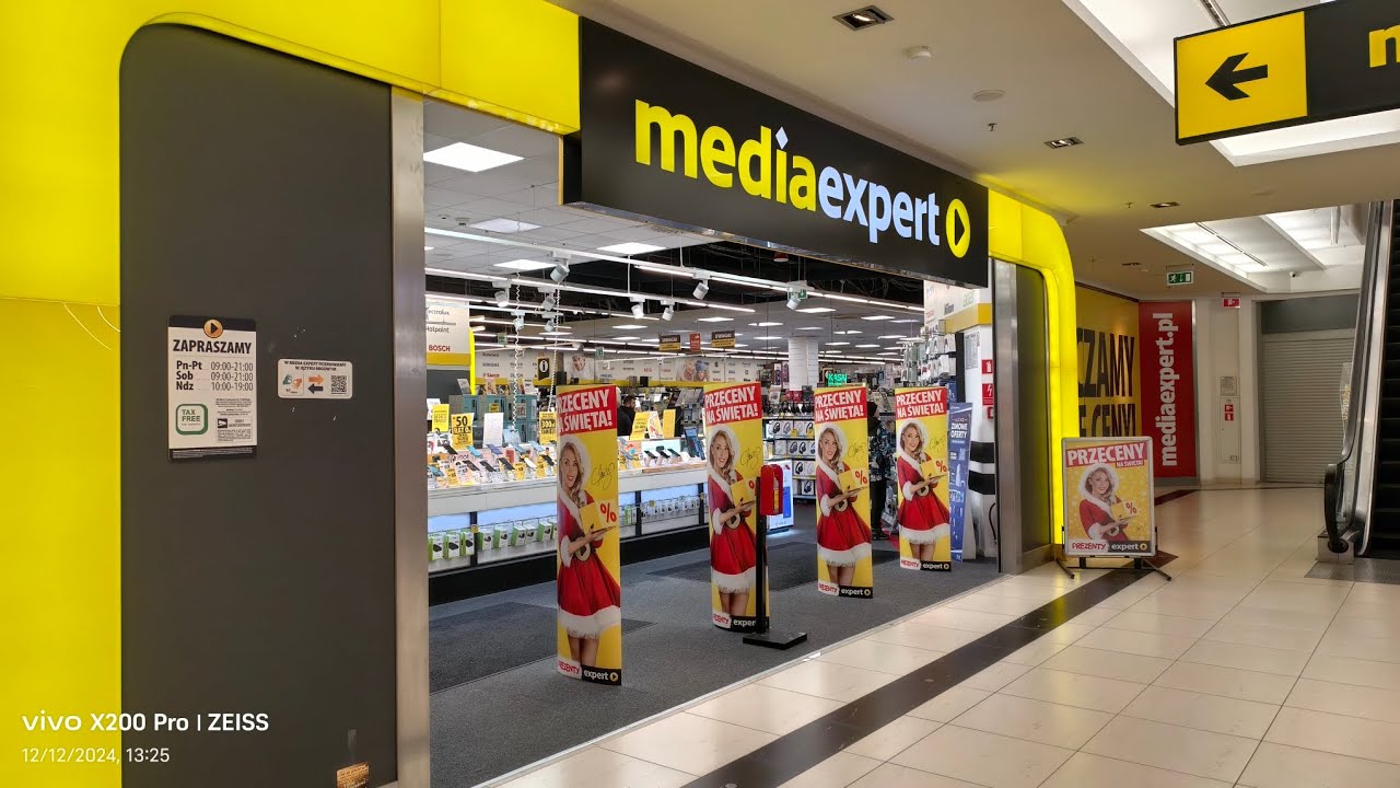 wizyta w Media expert z ukrytej kamery oled & Hisense mini led pro ...