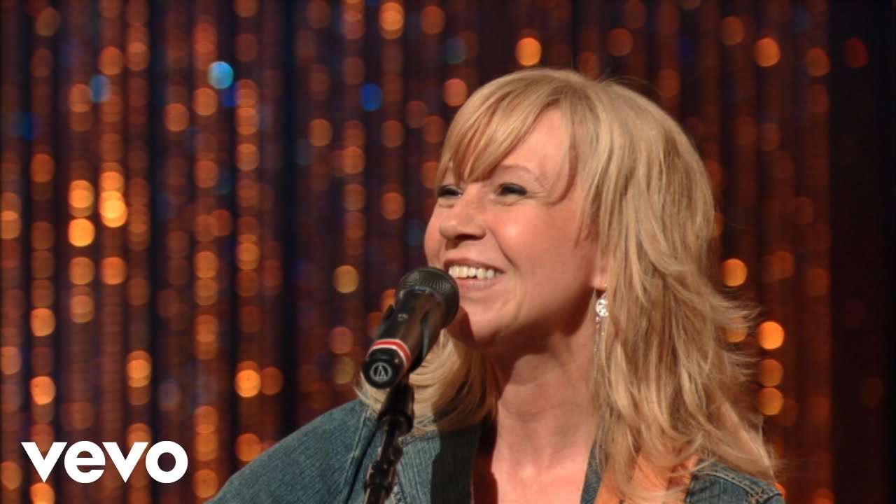 Gaither - Leaning On the Everlasting Arms [Live] ft. Solveig Henderson ...