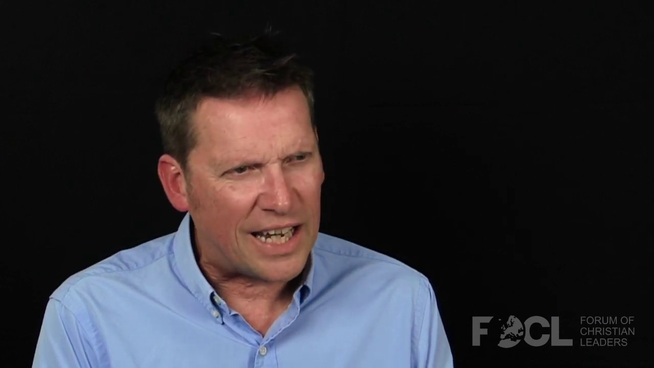 What does it look like to be a servant-hearted leader? - YouTube