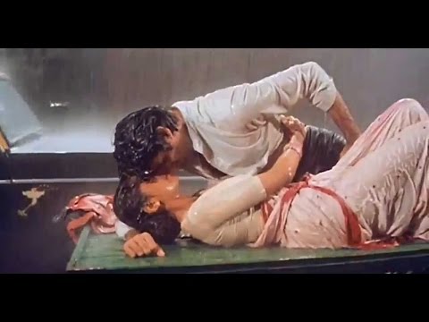 Bollywood's top 10 seductive saree songs