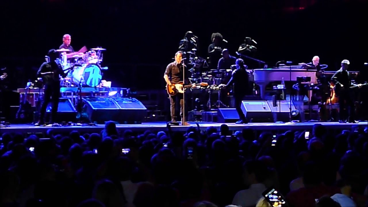 Bruce Springsteen Racing In The Street ('78 version)-Mohegan - YouTube