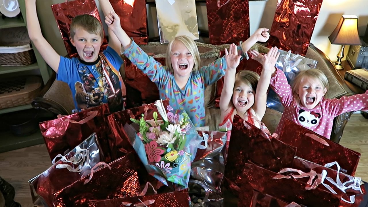 EARLY MOTHER'S DAY SURPRISE!! | CRAZY PRESENT OPENING! - YouTube