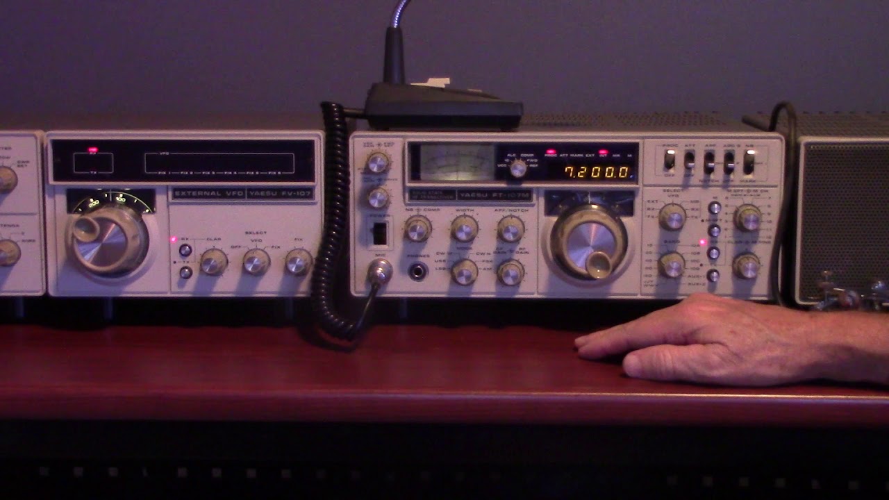 Yaesu FT 107M - YouTube