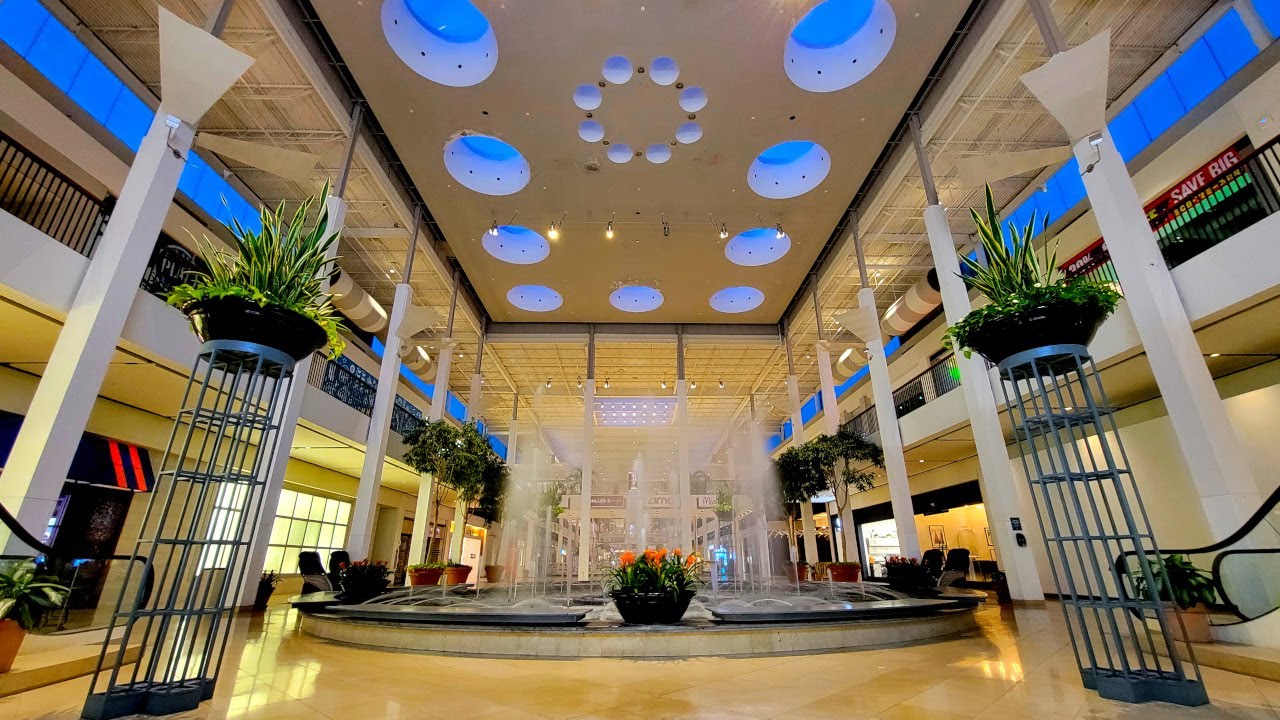 Plymouth Meeting Mall turned their fountain back on! 04-27-2023 - YouTube