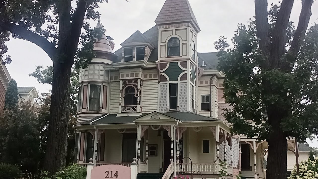 Beautiful Victorian mansion for sale in Elgin, Illinois (summer 2023 ...