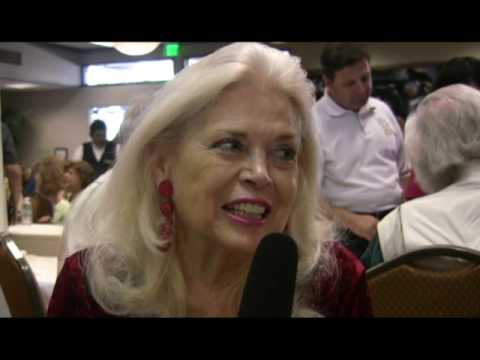 Sandra Giles "Hollywood Exclusive" Interview - YouTube