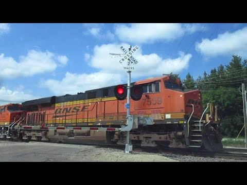 BNSF 7559 East ZSSECHC & BNSF 7508 West HGALMIN Filmed In Trenton Township WI (7-28-2023) - YouTube