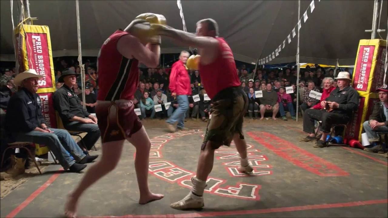 Darryl Burley fights James - Outback Fight Club - Birdsville 2016 - YouTube