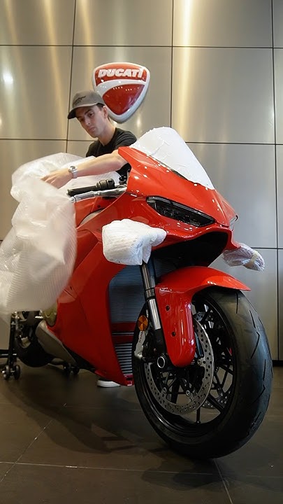 Ducati Panigale V4 2025 Unboxing #ducati #panigale #motos #superbikes - YouTube
