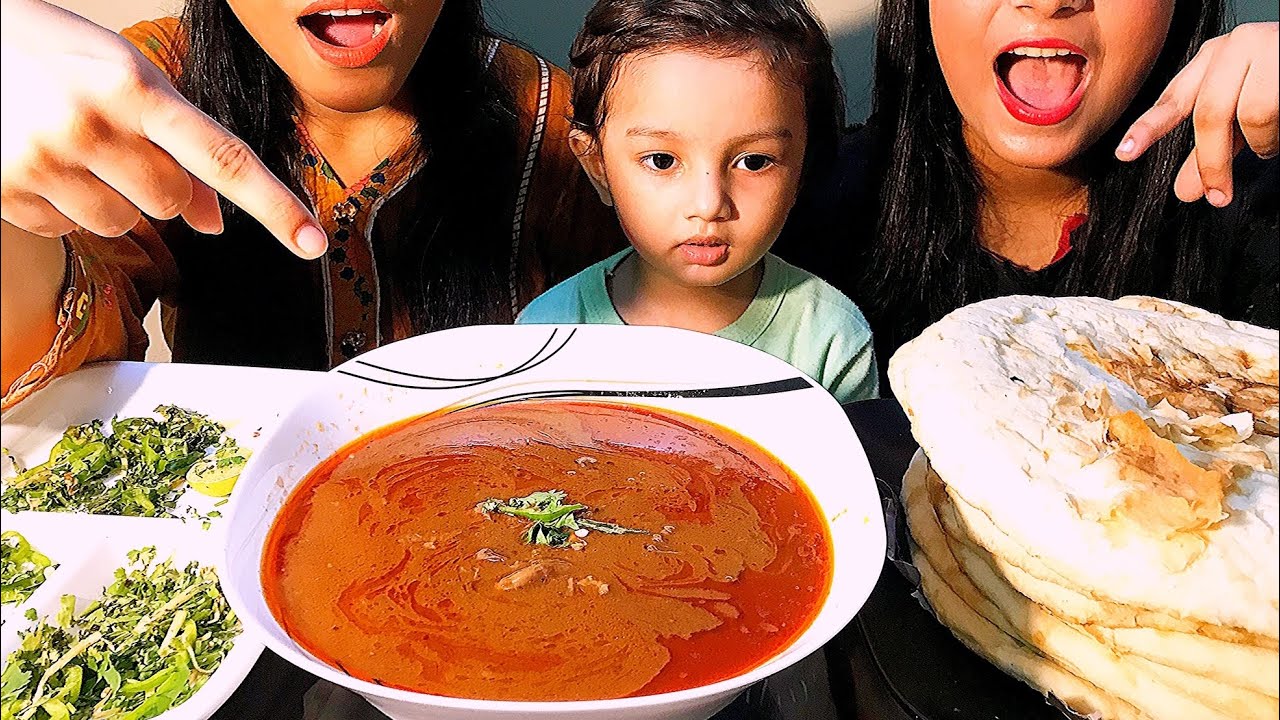 Eating spicy nihari roti || nihari mukbang || karachi street food ...