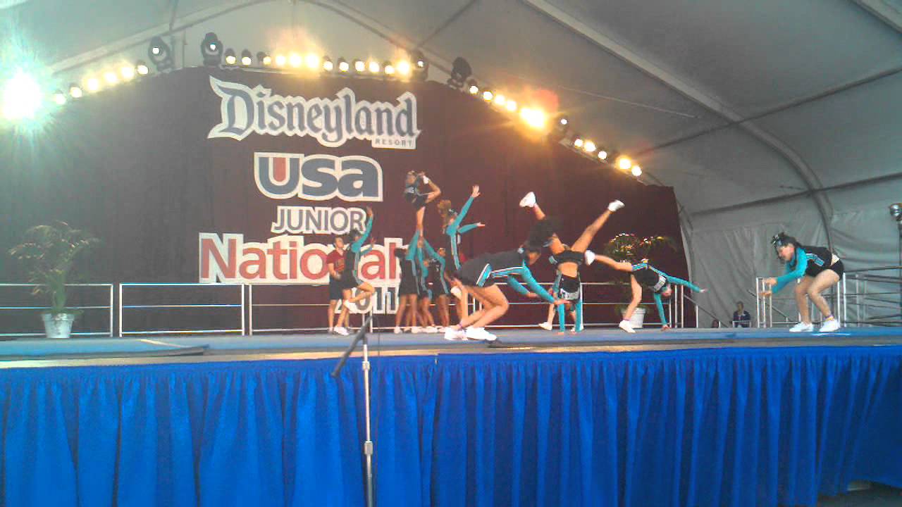 Sheldon Jr Huskies - Cheer Comp Disneyland 2011-03-05 - YouTube