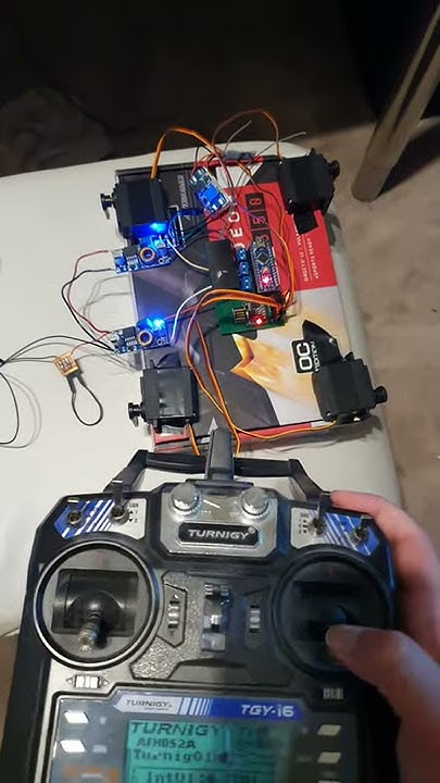 QuadBot V1 demo using Arduino Nano, servos and RC control - YouTube