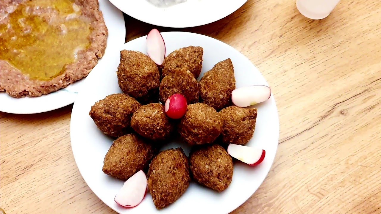 Kibbeh akras / fettarm / libanesische Fleisch-Bulgur Kugeln كبة أقراص ...