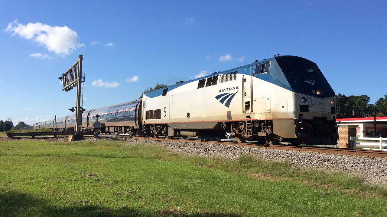 Amtrak palmetto 90 speeds thru Goose Creek sc w/nice horn - YouTube