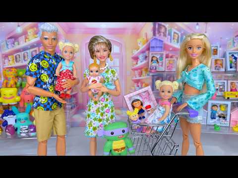 Barbie Doll Family Toy Shopping with Grandma & Grandpa