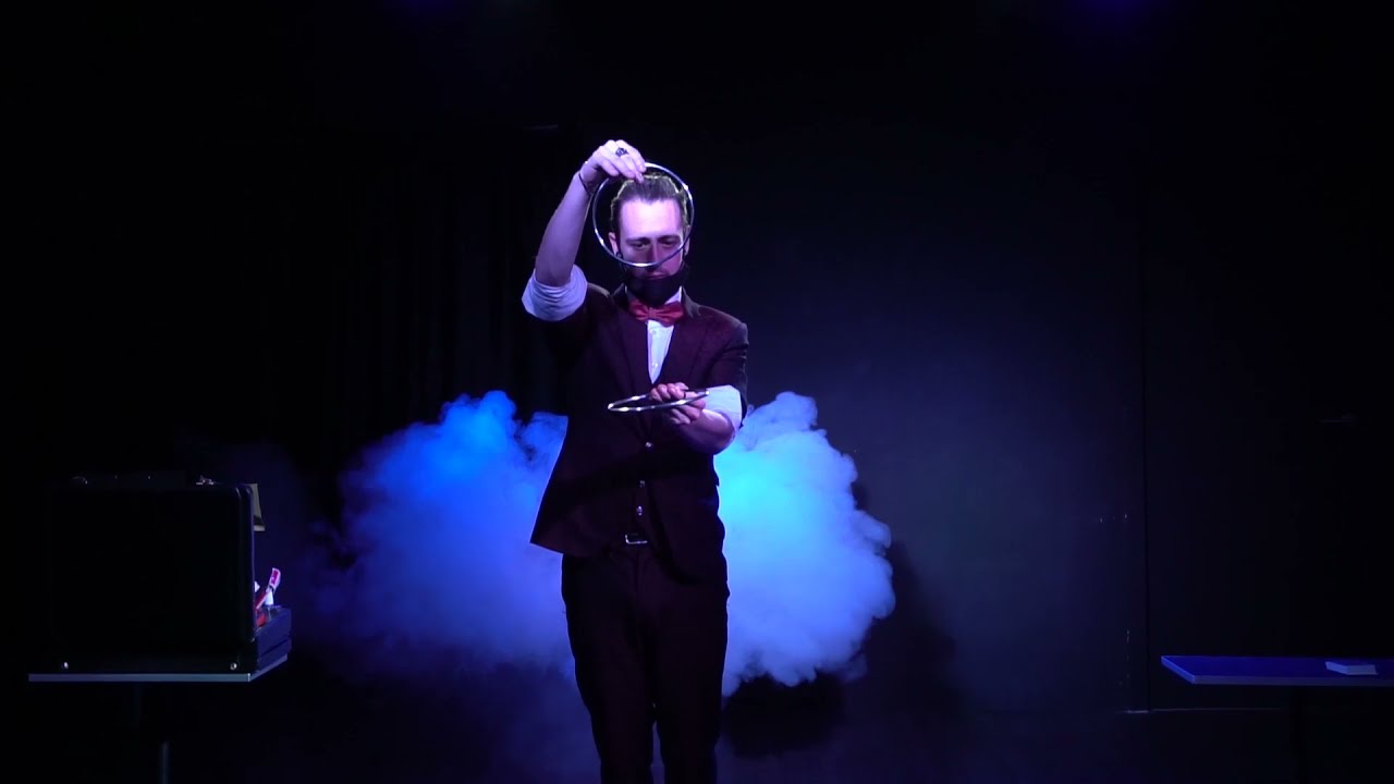 Alexander Main -teaser- Show familiar - YouTube