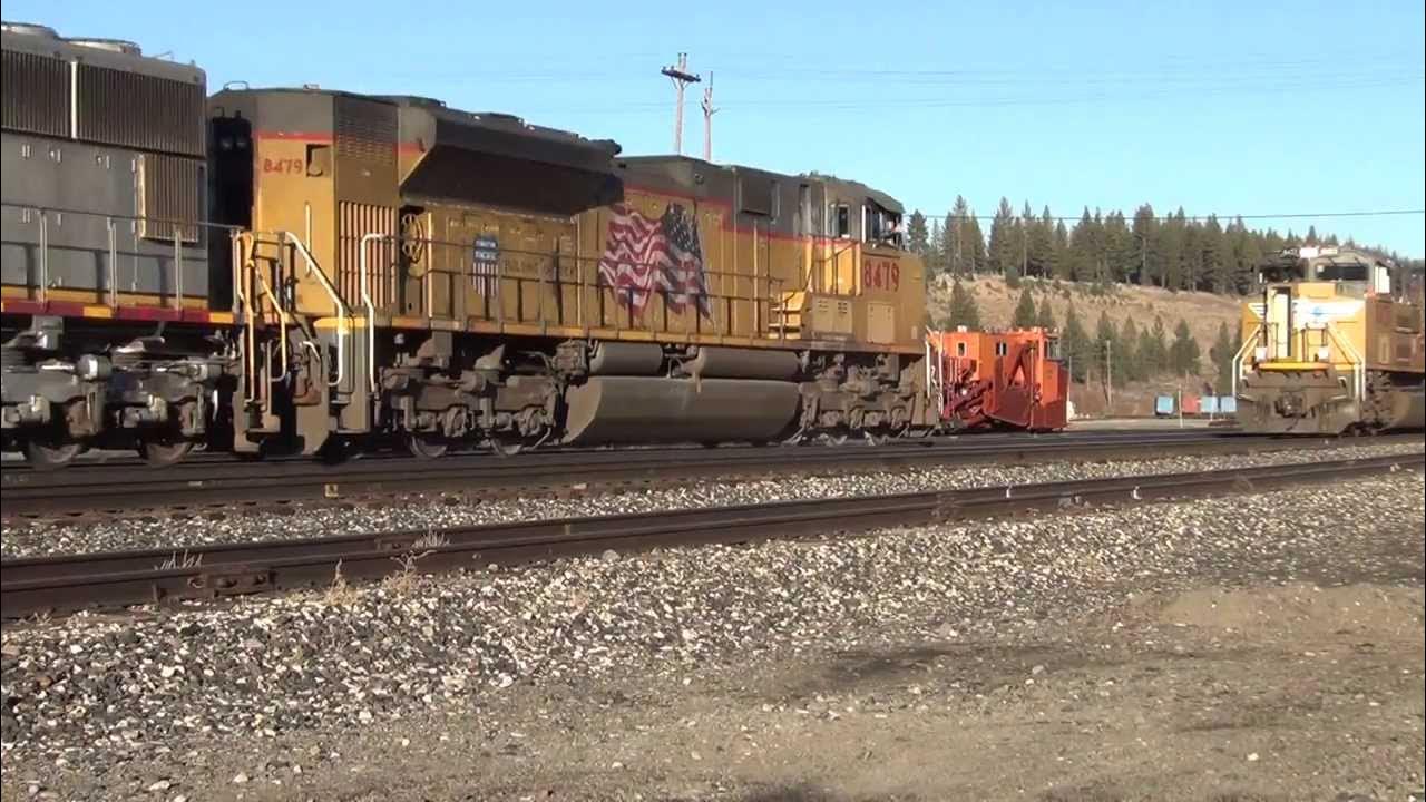 Conductor off UP# 8433 performs rollby on Z train led by #8479 & BNSF #8275 @ Trcukee, CA 1/16 ...