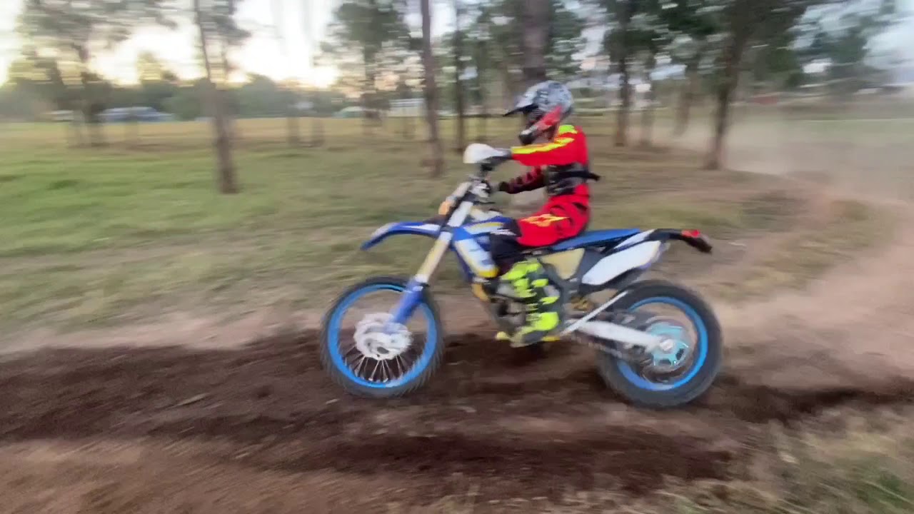 13 year old kid on 450 - YouTube