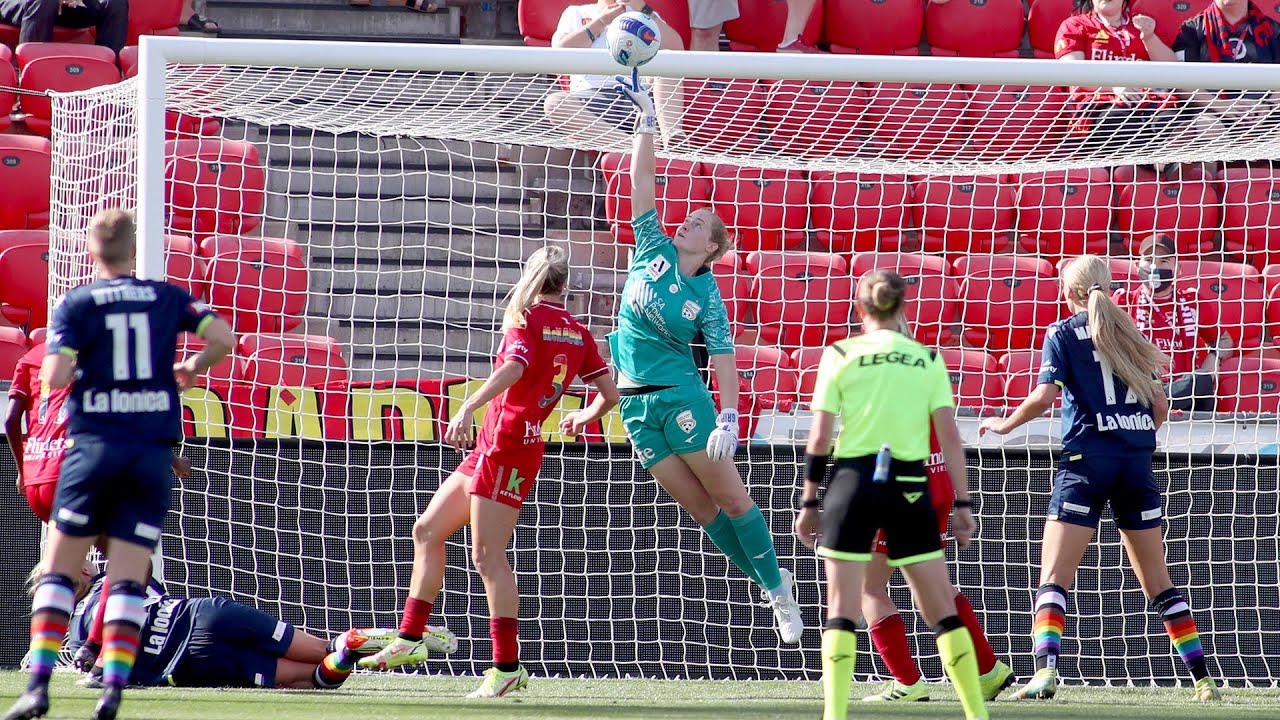 Annalee Grove's best saves from 2021/22 - YouTube