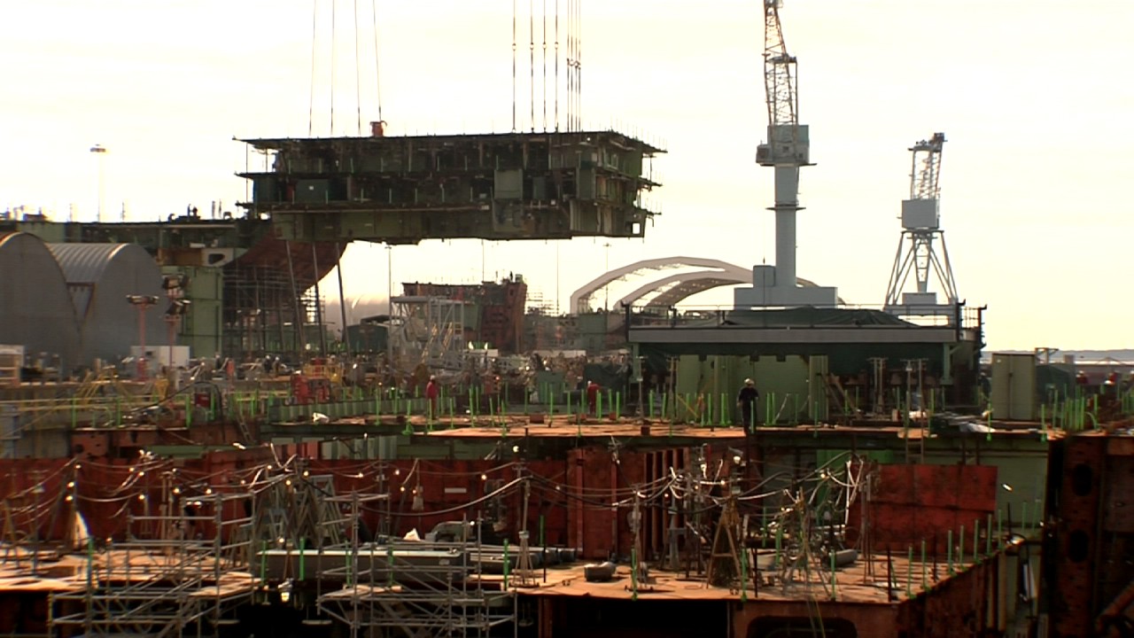 Newport News Shipbuilding performs 704 ton superlift - YouTube