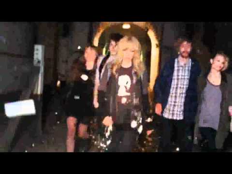 Ladyhawke - Paris Is Burning (with lyrics)