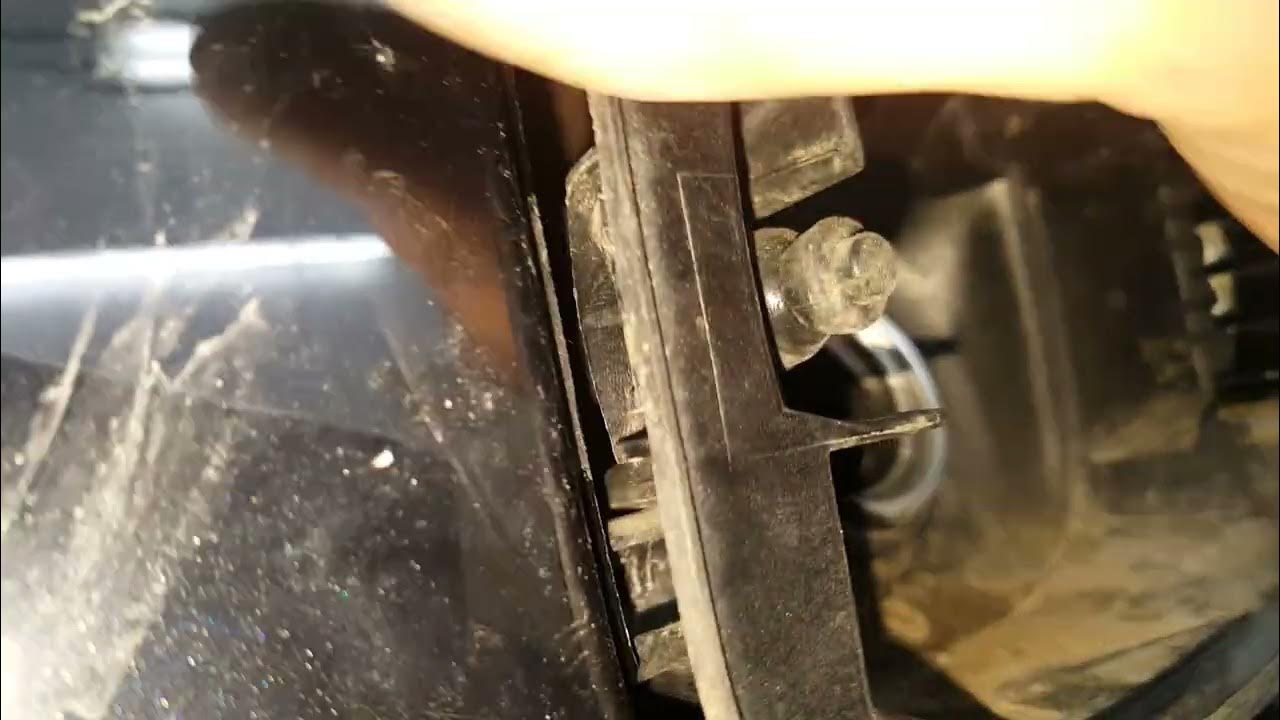 Как снять лючок бензобака Шкода Октавия - YouTube