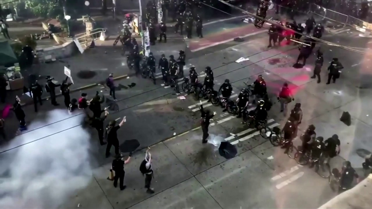 Seattle police use flash bangs to move protesters on street - YouTube