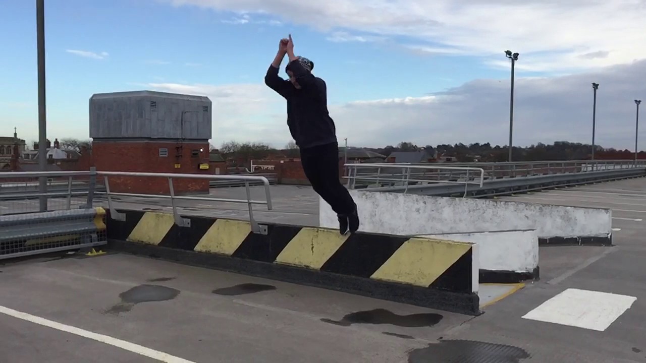 Freerunner Jack Cobb shows off his skills - YouTube