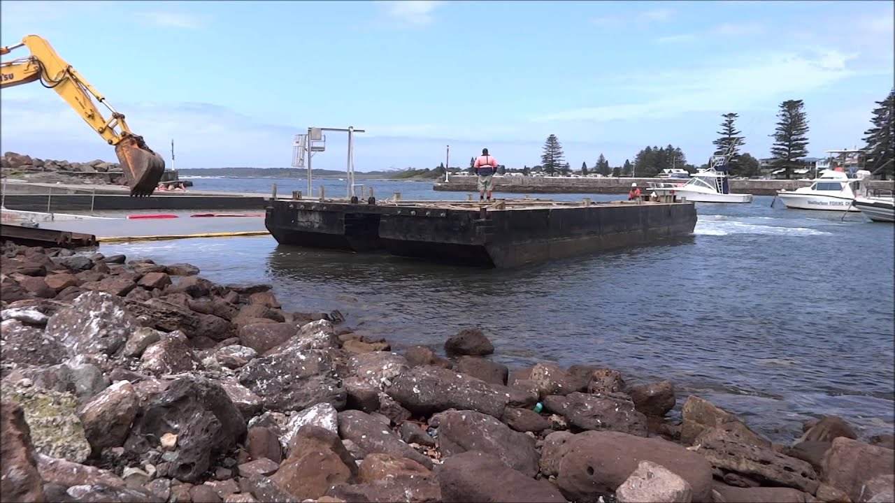 Shellharbour Boat Ramp Rebuild. Update 4. The Barge Arrives. - YouTube