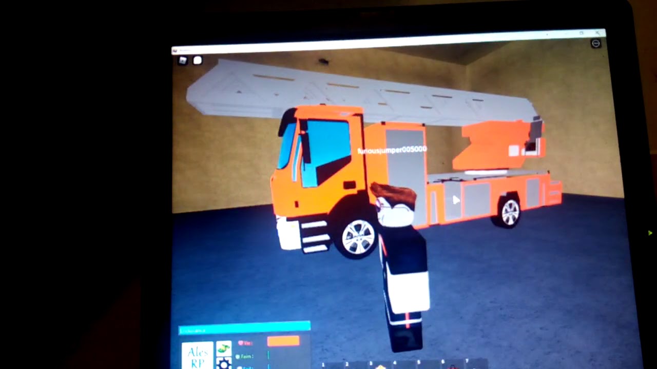 je joue à un nouveau jeux RP sur roblox - YouTube