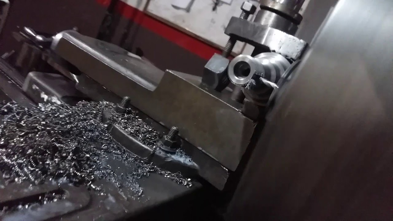 Chavetero en torno - YouTube