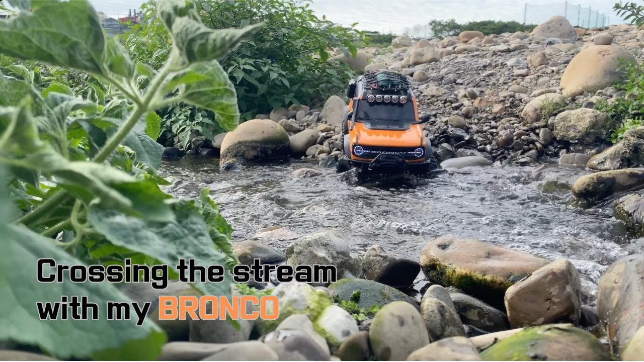 跟我的BRONCO一起越過溪流 伴隨療癒流水聲 ｜RC crawling｜HB R1001｜1/10 Scale BRONCO - YouTube