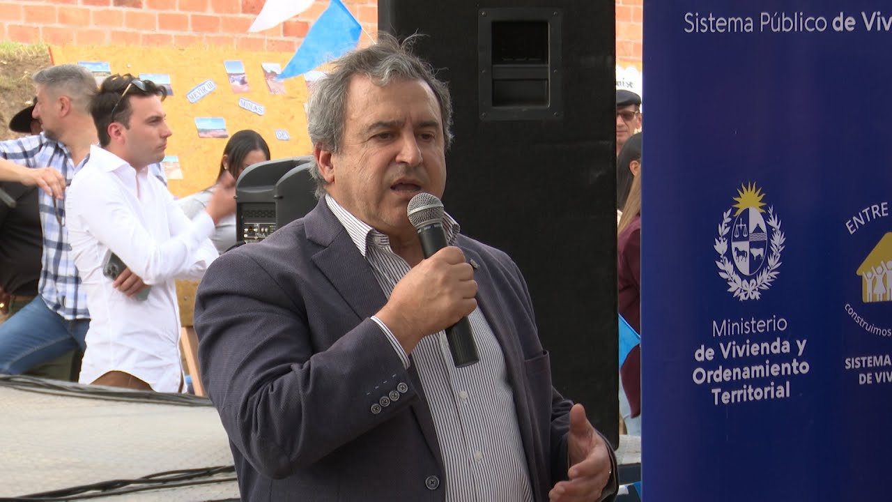 Palabras del presidente de Mevir y del ministro de Vivienda - YouTube