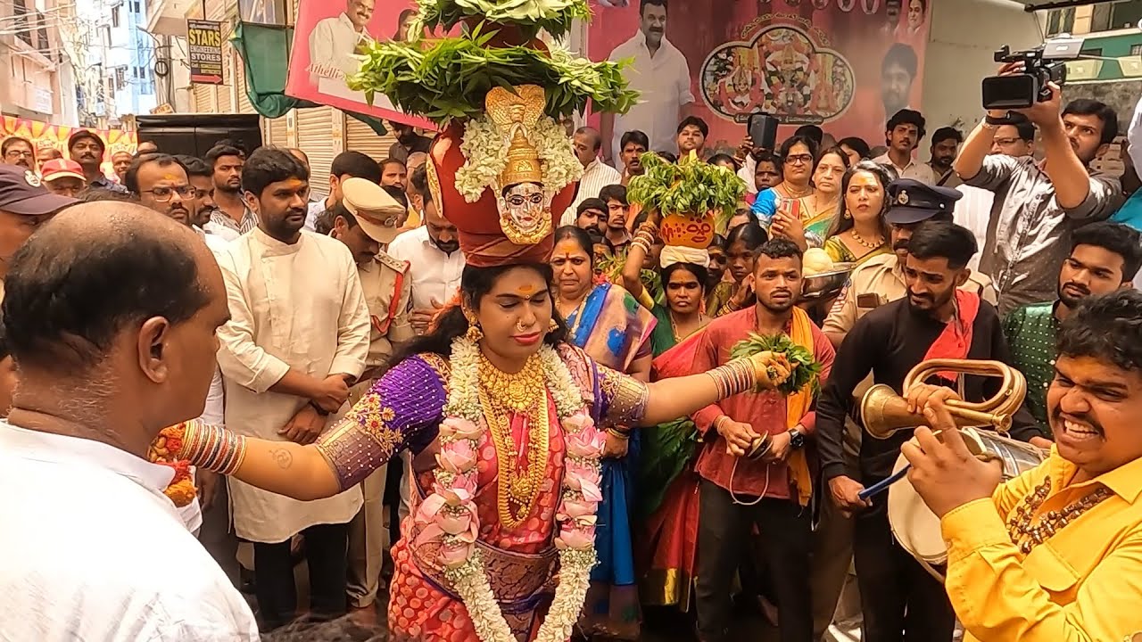 Jogini Shyamala Bonam Dance At Secunderabad Bonalu 2023 | Jogini ...