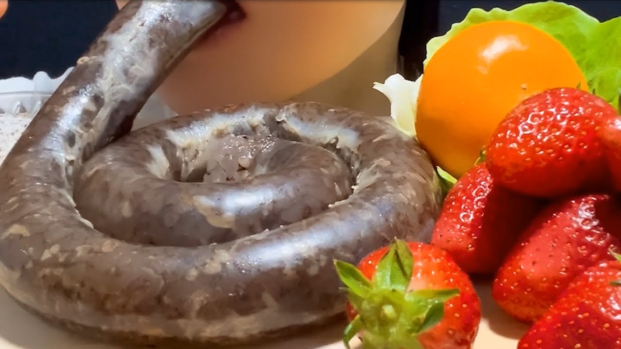 ASMR BLOOD SAUSAGE(SUNDAE) CITRUS SETOKA STRAWBERRY 통순대 천혜향 딸기 - YouTube