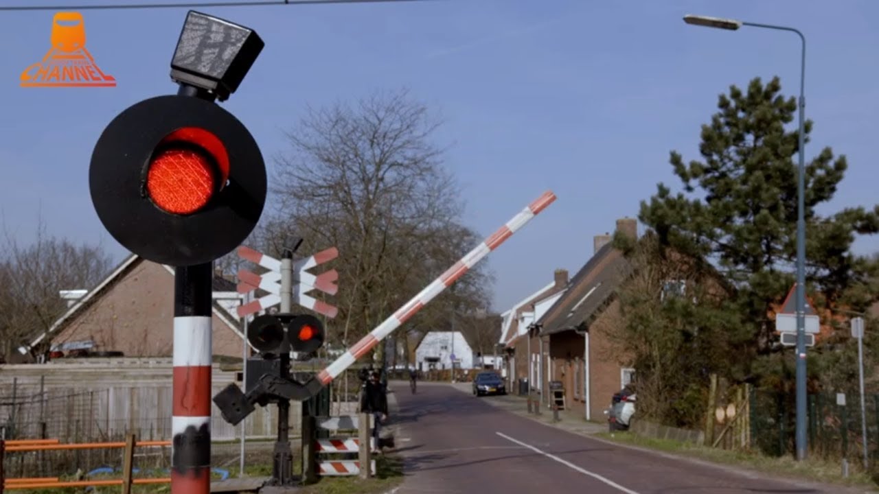 DUTCH RAILROAD CROSSING - Bunnink - Achterdijk - YouTube