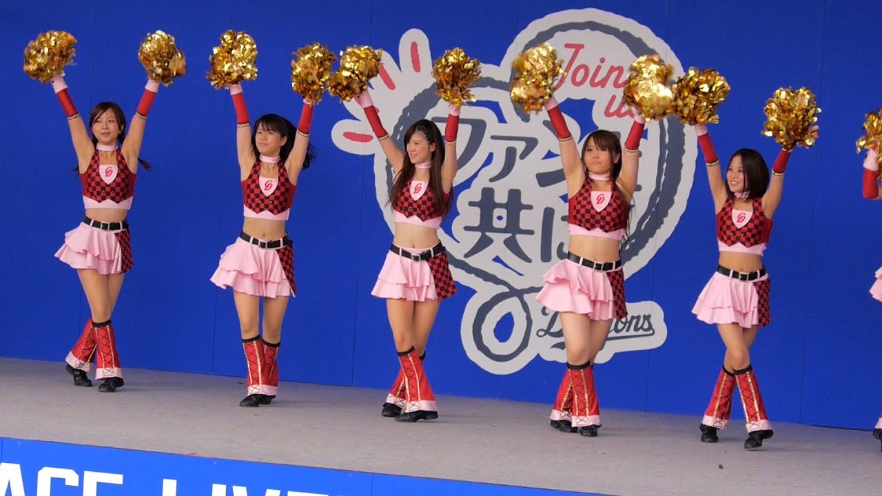 Japanese Cheerleaders "Cheer Dragons" Dance Show - YouTube