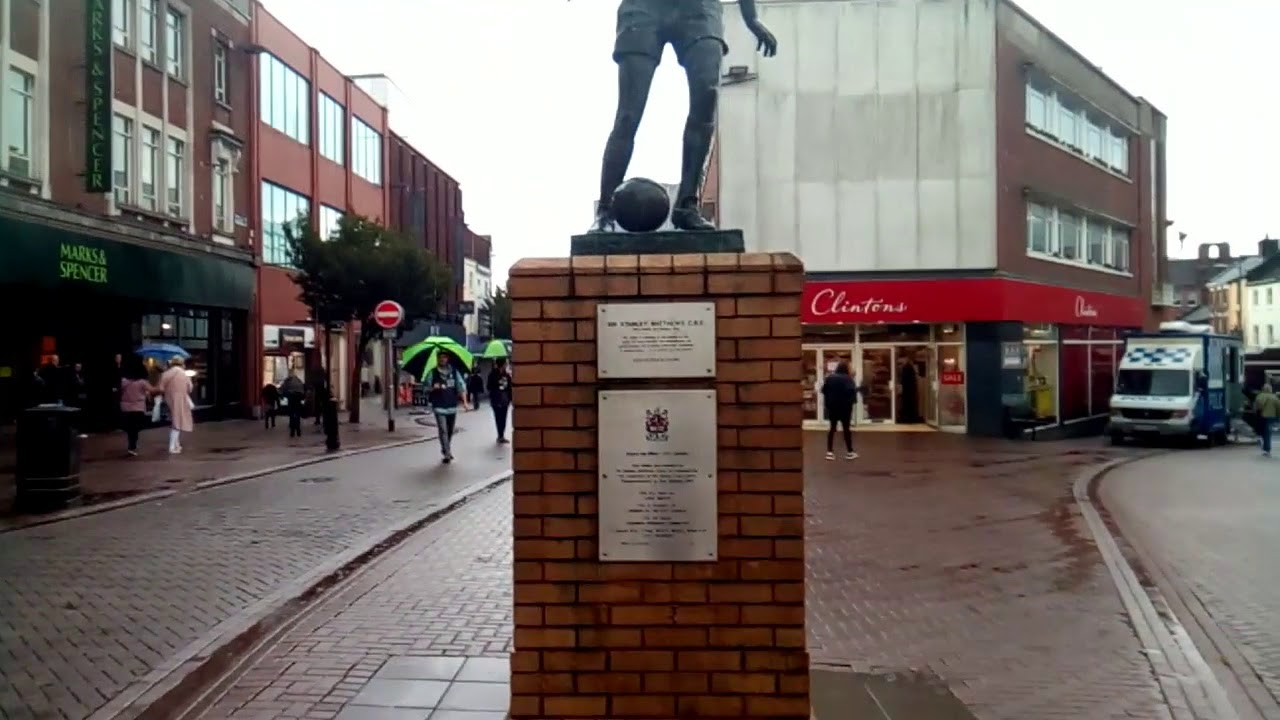 Sir Stanley Matthews statue in Hanley, Stoke-on-Trent - YouTube