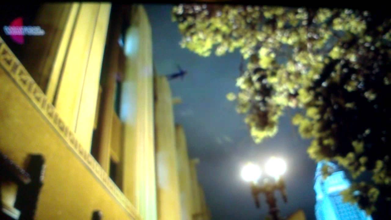 Dynamo walks down building at los Angeles - YouTube