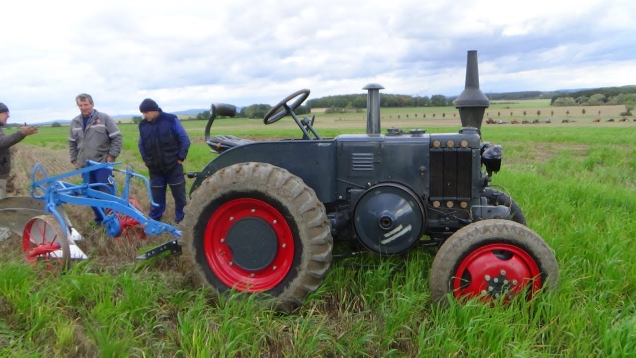 LANZ BULLDOG - MOTOR SOUND / Startování a orba - YouTube