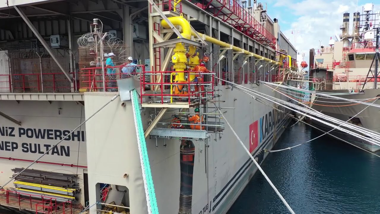 FSRU Gas floating hose connection -3 - YouTube