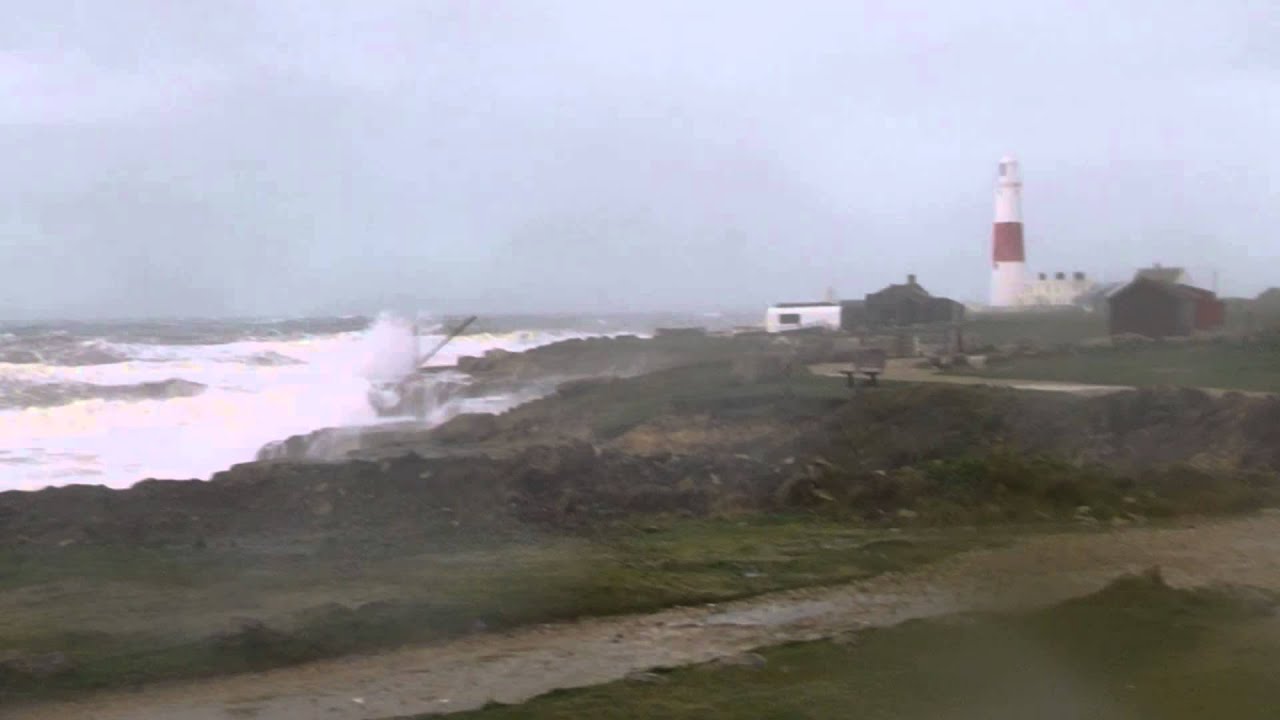 Portland Bill in Storm Frank this morning.... - YouTube