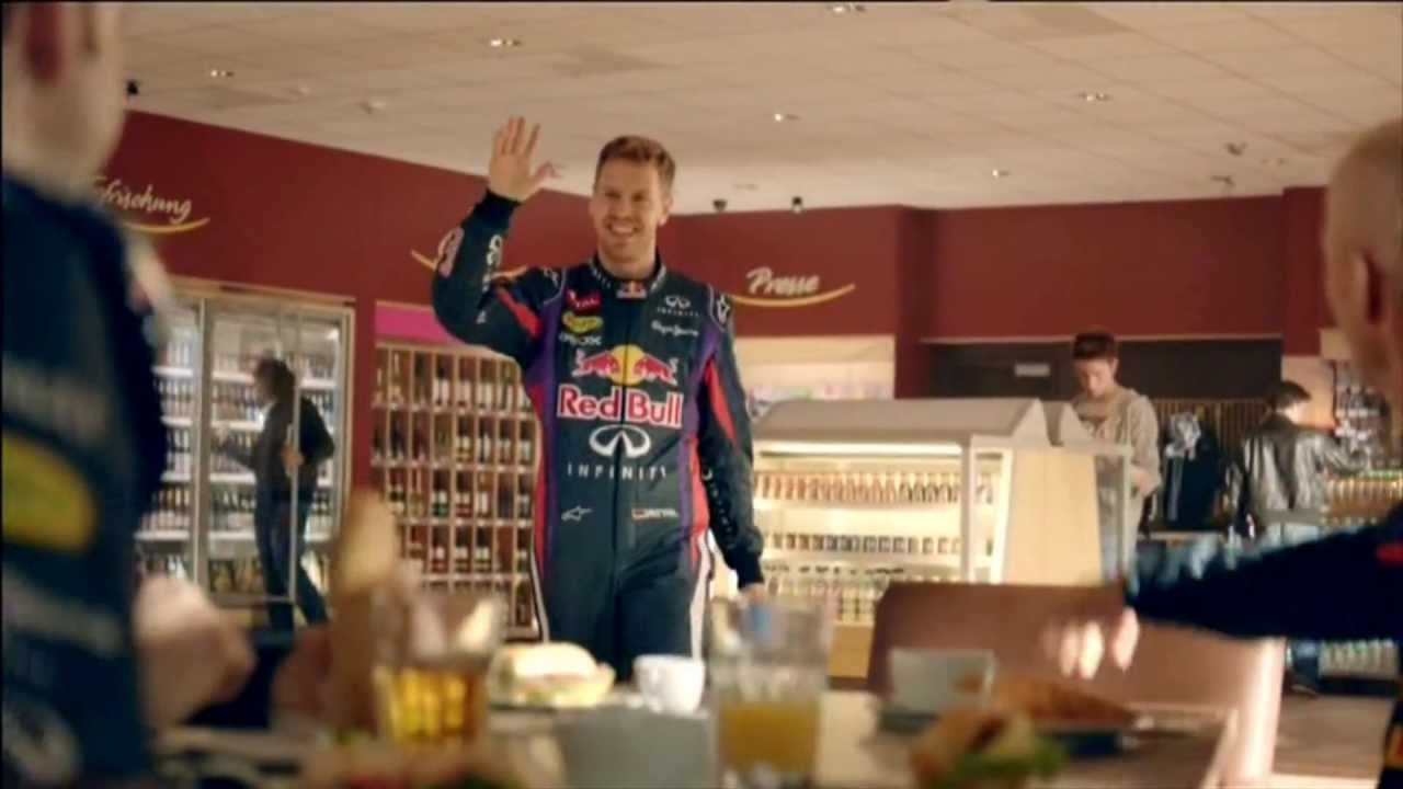 Total Auftanken und wohlfühlen Werbung mit Red Bull Formel 1 Pilot ...