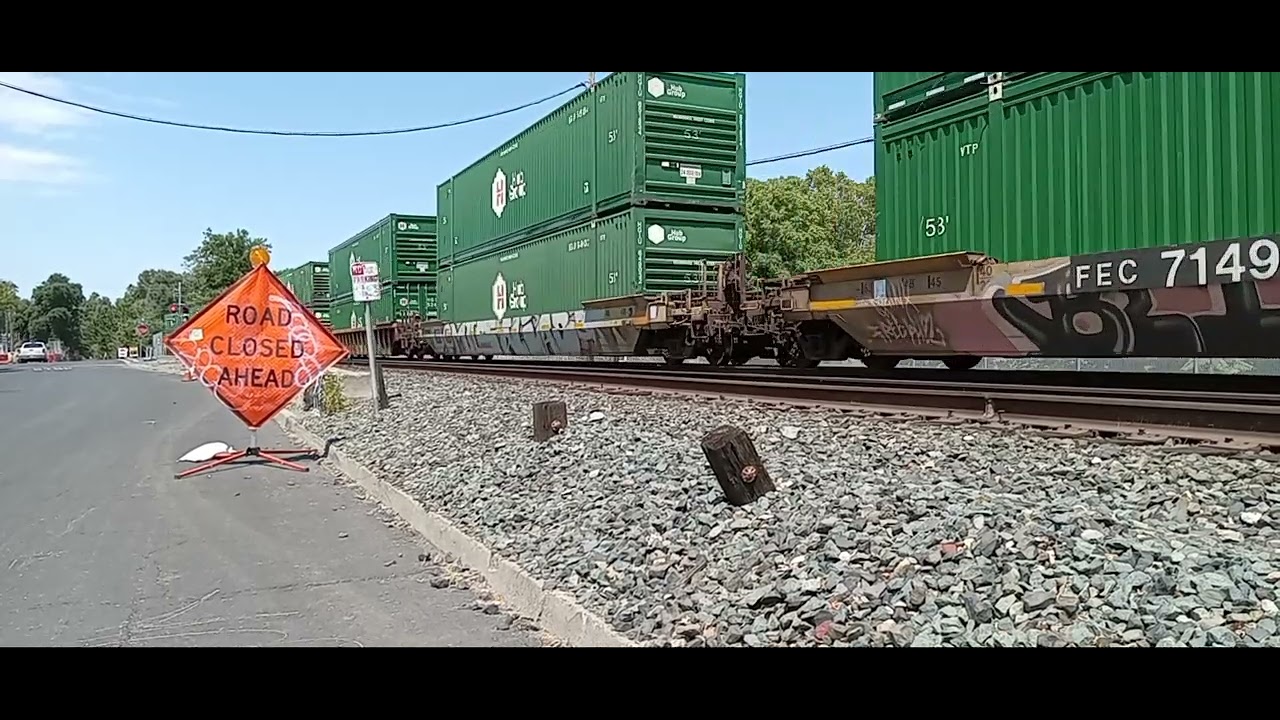 Union Pacific 8925 East w/2 UP Heritage Unit & Good Crew @ West ...