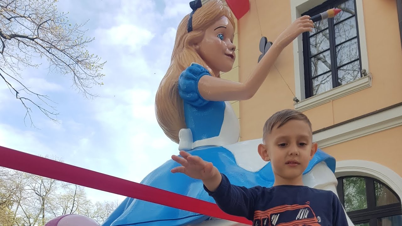 Alice in Wonderland 🤩 Easter thematic 🥚🐰Walk in Craiova Natural Park ...