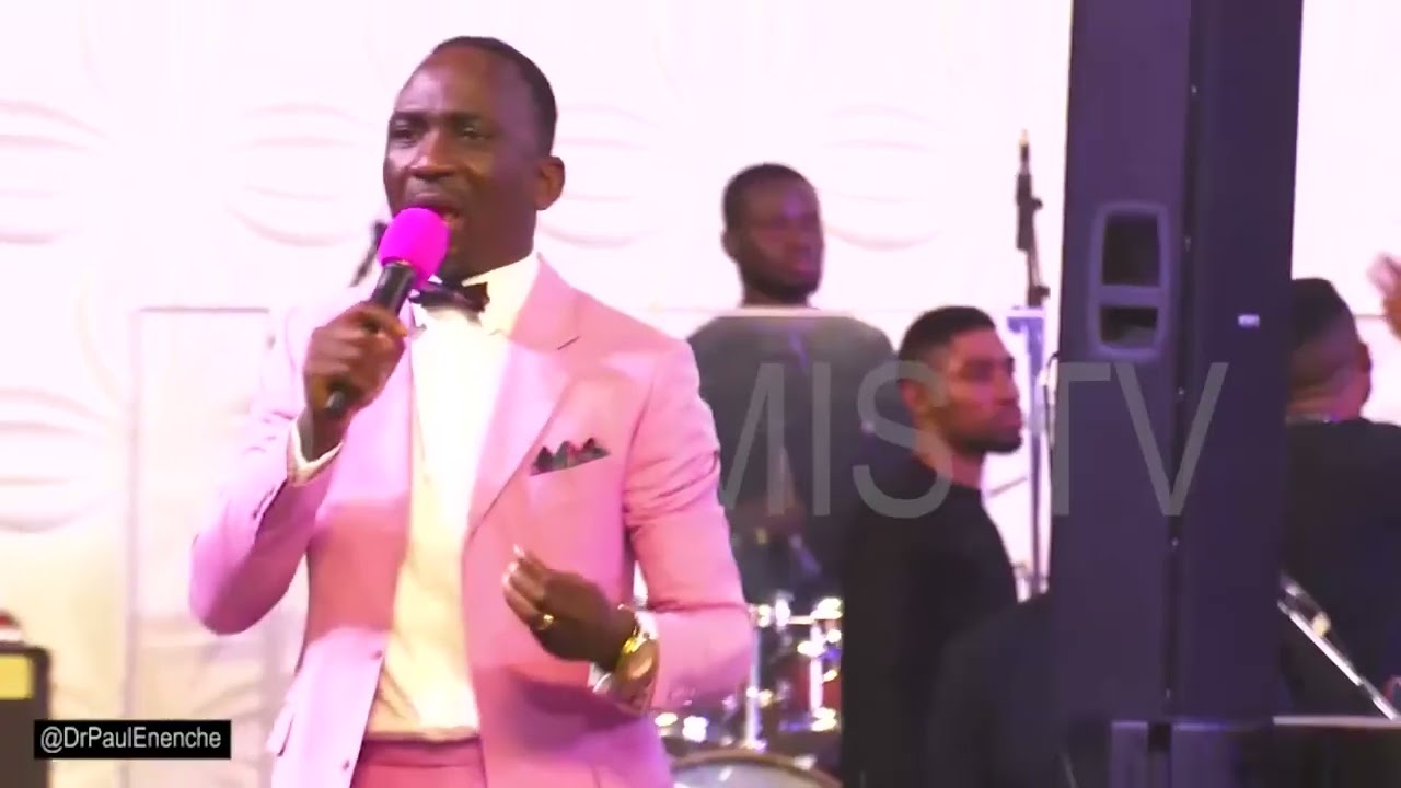 See What Happened when Dr. Paul Enenche Endorse Peter Obi in Church ...