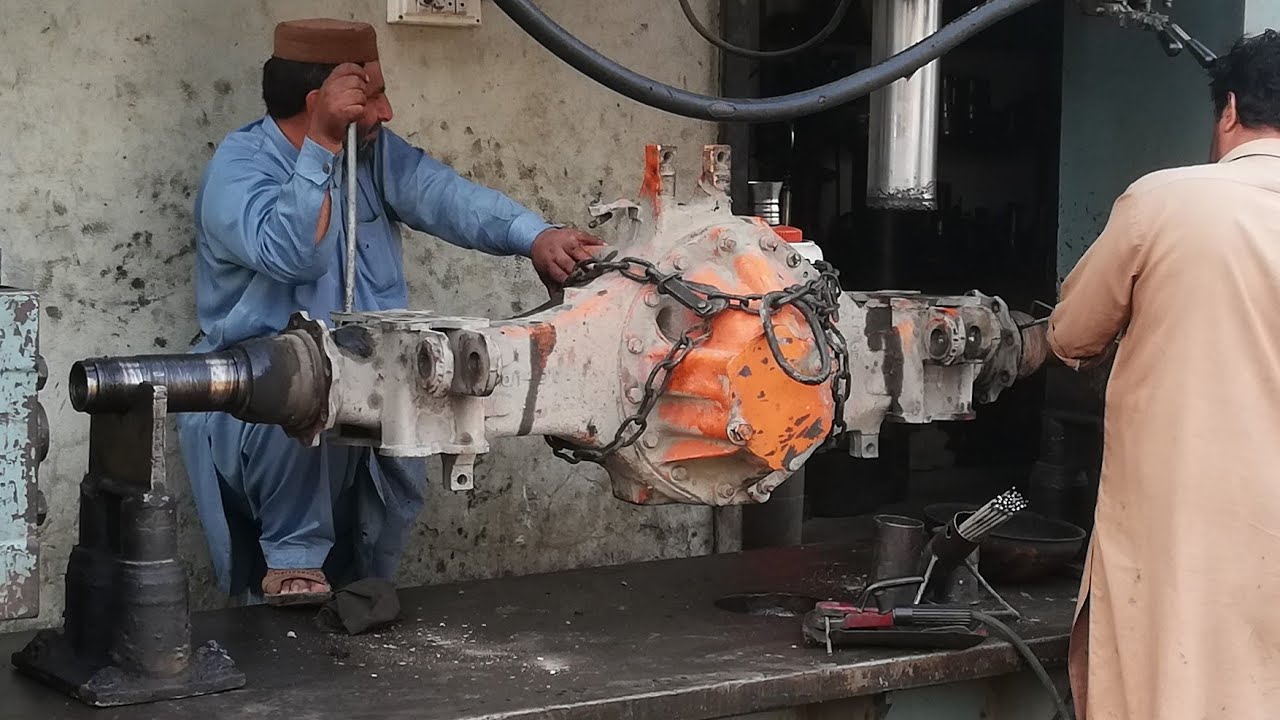 Repairing Axle Housing of Pakistani truck | How to truck Rear axle ...
